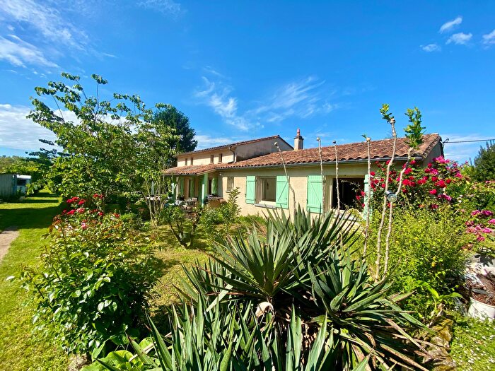 Maison à vendre - Saint-Seurin-de-Prats - 6 pièces - 5 chambres