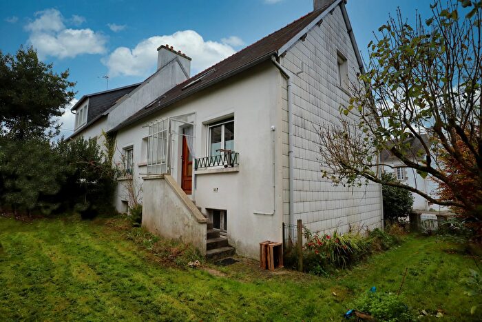 Maison à vendre - Carhaix-Plouguer - 5 pièces - 2 chambres