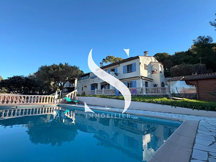 Maison à vendre - Vallauris, Retenaou, Brusquets, Devens, Zone dactivité Saint-Bernard - 10 pièces - 7 chambres