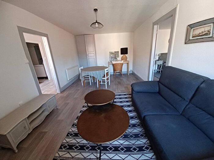 Appartement à louer - Aurillac - 2 pièces - 1 chambre