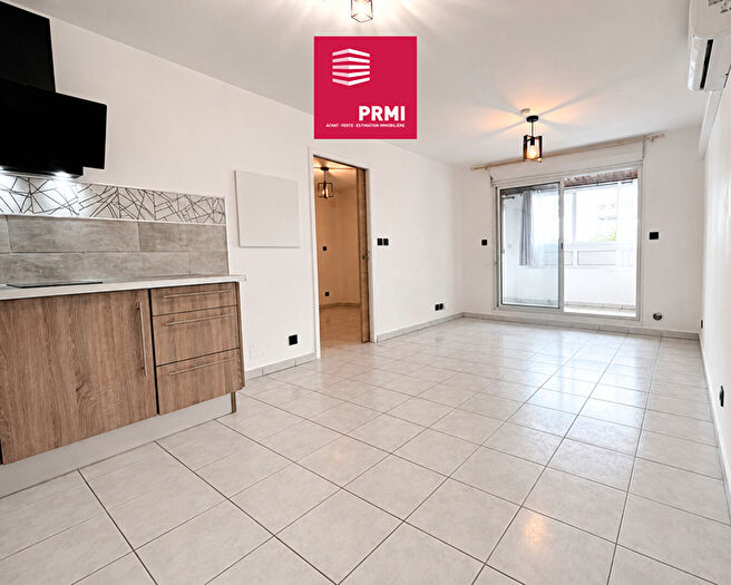 Sainte-Suzanne, Centre-ville - Appartement 2 pièces à vendre