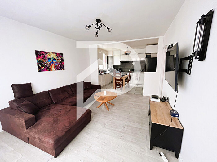 Appartement à louer - Reims, La Neuvillette, Trois Fontaines - 4 pièces - 3 chambres