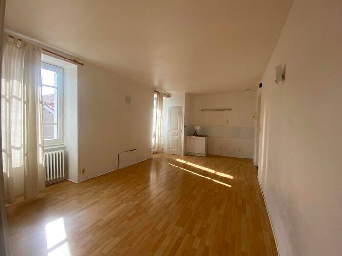 Appartement à louer - Montbrison, Centre-ville - 1 pièce