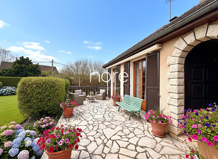 Maison à vendre - La Celle-Saint-Cyr - 5 pièces - 3 chambres