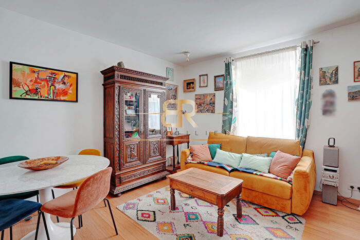 Appartement à vendre - Paris e , Montmartre, Sacré Coeur, Abbesses - 2 pièces - 1 chambre