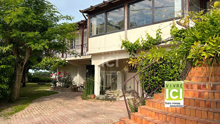 Maison à vendre - Saint-Julien-de-Concelles - 9 pièces - 5 chambres