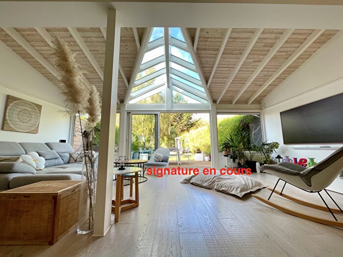 Maison à vendre - Voisins-le-Bretonneux - 5 pièces - 4 chambres