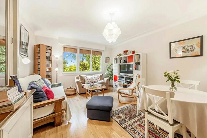 Appartement à vendre - Quartiers Centre, Saint-Hélier, Gare - 5 pièces - 4 chambres