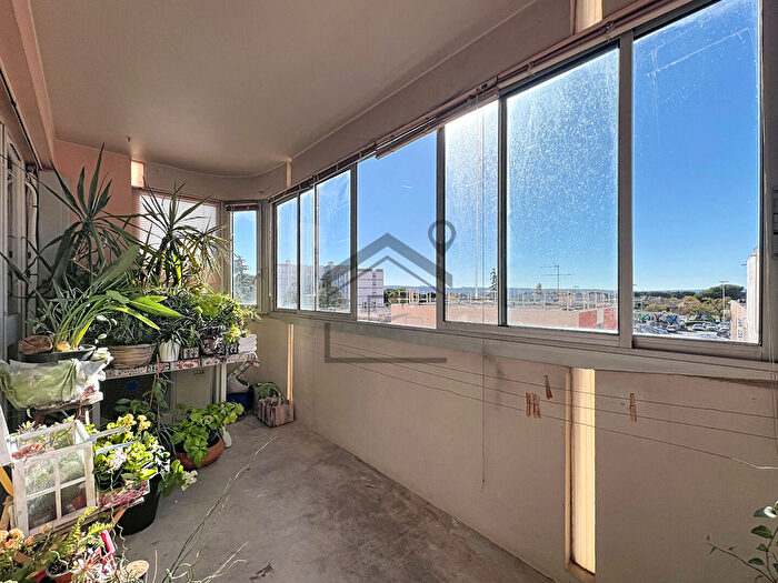 Appartement à vendre - Vitrolles, Centre-ville, Roucas, Les Pins, Le Liourat - 4 pièces - 3 chambres