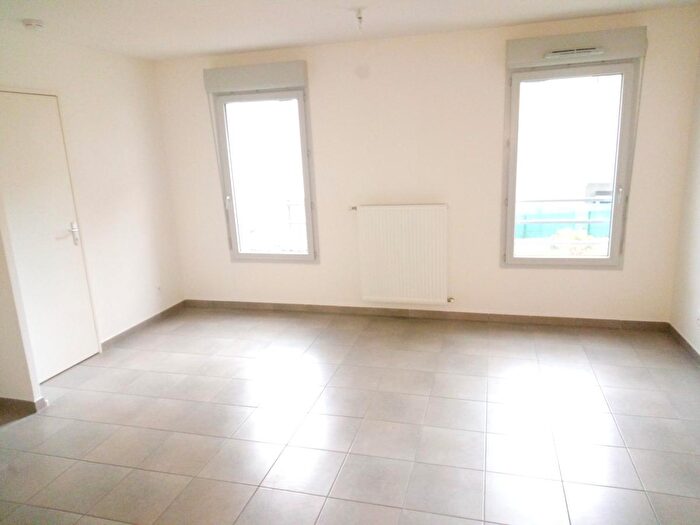Appartement à louer - Rillieux-la-Pape, Perica, Village - 2 pièces - 1 chambre
