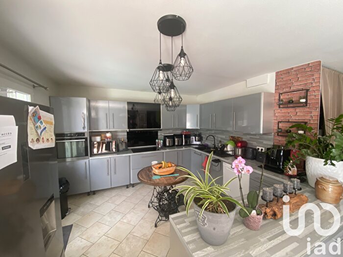 Maison à vendre - Bray-en-Val - 5 pièces - 3 chambres