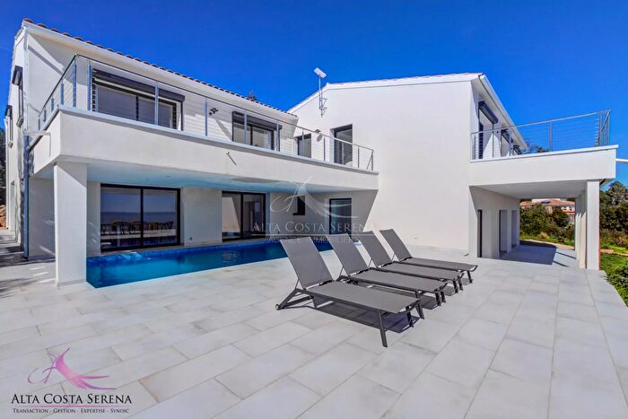 Maison à vendre - Sari-Solenzara - 9 pièces - 4 chambres