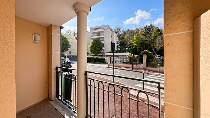 Le Plessis-Robinson, Malabry : Appartement 2 pièces à vendre