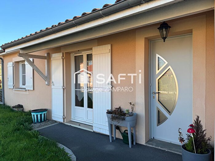 Maison à vendre - Rochechouart - 5 pièces - 3 chambres