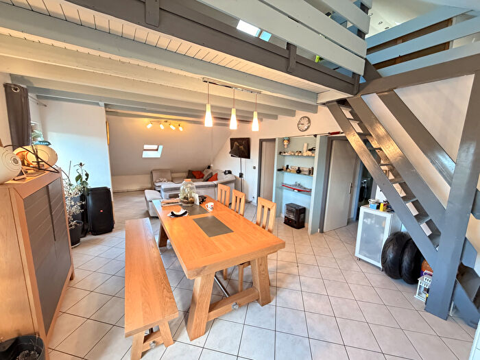 Appartement à vendre - Ambilly - 3 pièces - 2 chambres