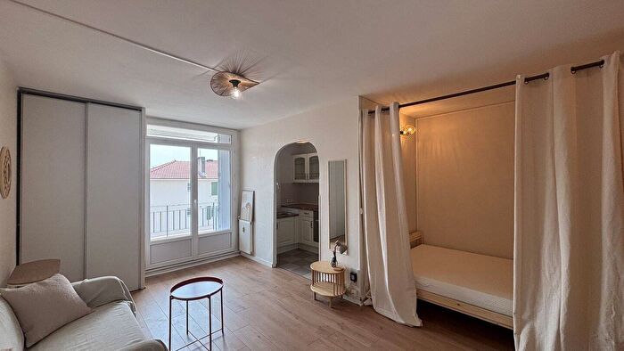 Appartement à louer - Centre Ville, Pau - 1 pièce - 1 chambre