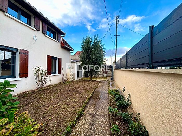 Maison à louer - Nouveau Bezons - 5 pièces - 4 chambres