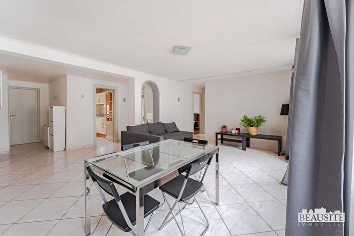 Neudorf Ouest Centre, Strasbourg - Appartement 3 pièces à louer