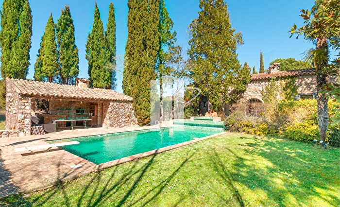 Maison à vendre - Bagnols-en-Forêt - 16 pièces - 10 chambres