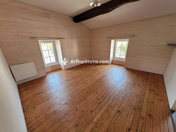Sud, Saint-Jean-d'Angély : Appartement 3 pièces à louer