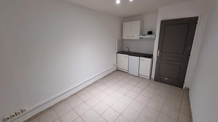 Appartement 1 pièce à Nîmes, Ecusson, Arènes, à louer