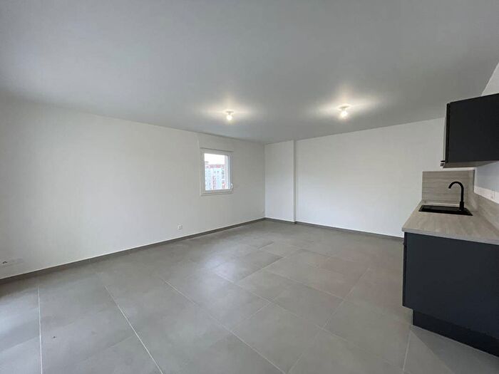 Appartement à louer - Alzo Di Leva, Ajaccio - 3 pièces - 2 chambres