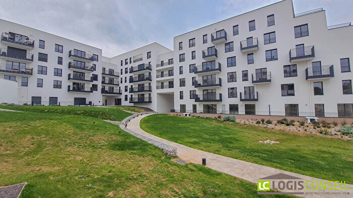 Appartement à louer - Châtenay-Malabry, Petit Chatenay, Voltaire, Croix Blanche - 2 pièces - 1 chambre