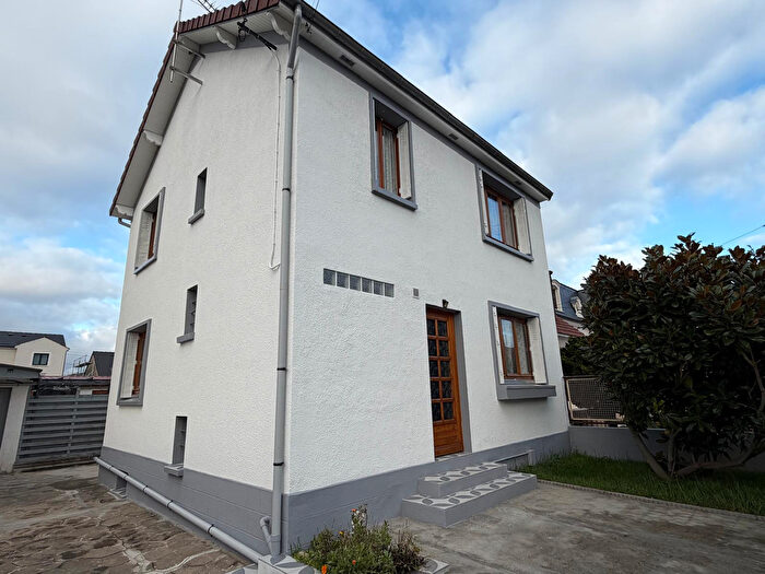 Maison à vendre - Tremblay-en-France - 6 pièces - 4 chambres