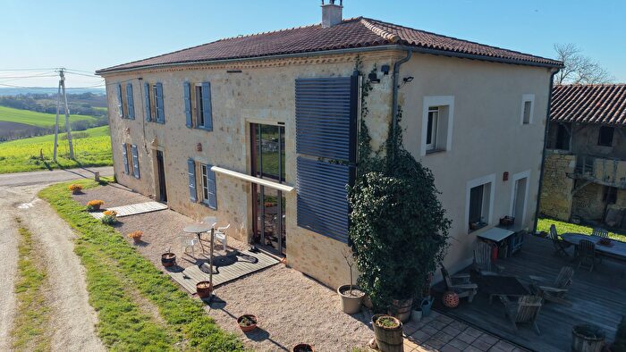 Maison à vendre - Castelnau-dArbieu - 7 pièces - 5 chambres