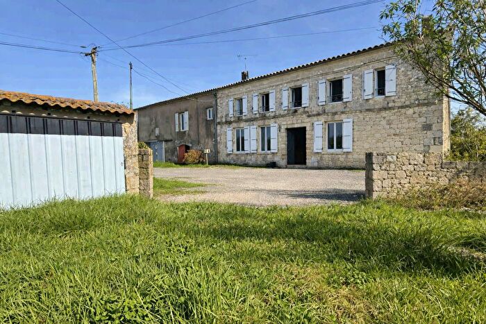 Maison 5 pièces à Chenac-Saint-Seurin-d'Uzet, à vendre