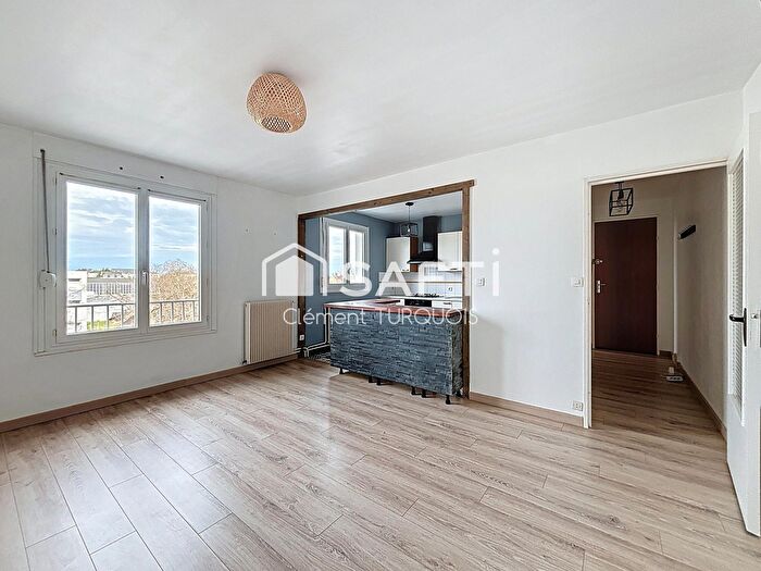 Appartement à vendre - Saint-Cyr-sur-Loire, Grosse Borne - 2 pièces - 1 chambre