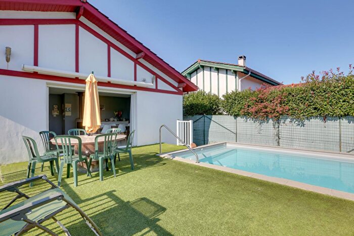 Maison à vendre - Ustaritz - 4 pièces - 3 chambres