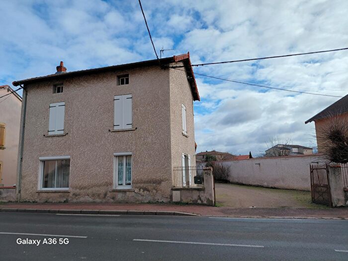 Maison à vendre - Pouilly-sous-Charlieu - 5 pièces - 3 chambres