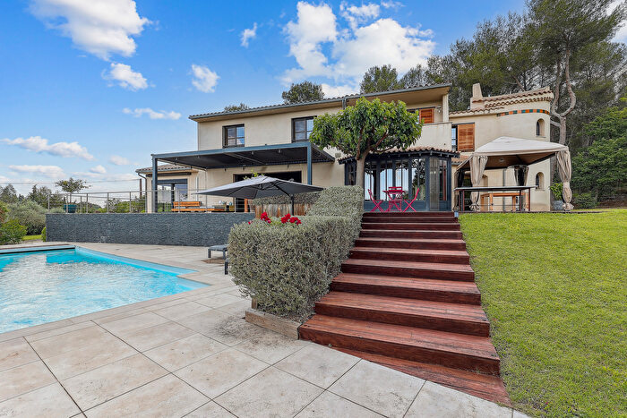 Maison à vendre - Cabriès - 8 pièces - 5 chambres