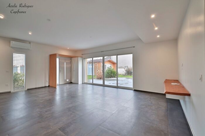 Maison à vendre - La Chapelle-de-Guinchay - 5 pièces - 3 chambres