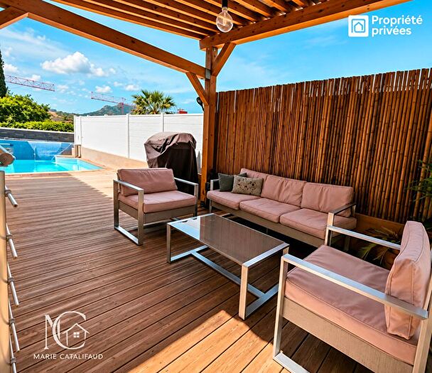 Maison 5 pièces à vendre - Roquebrune-sur-Argens, Village