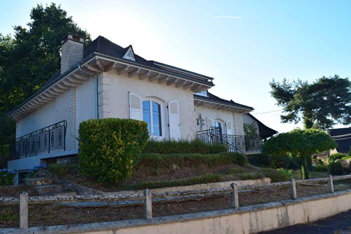 Maison à louer - Brive-la-Gaillarde - 6 pièces - 5 chambres