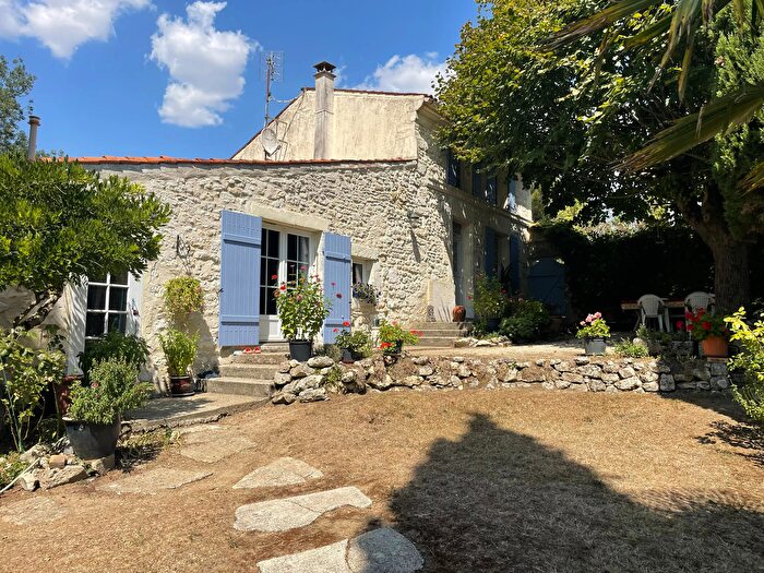 Écoyeux : Maison 9 pièces à vendre