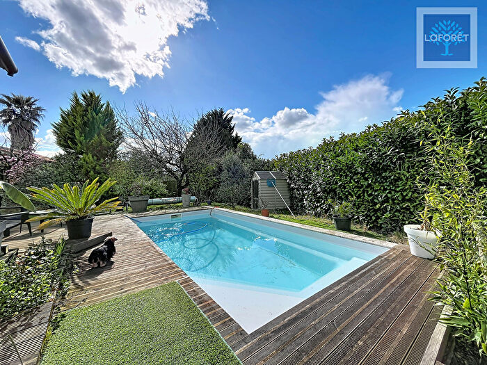 Maison à vendre - Saint-Bonnet-sur-Gironde - 8 pièces - 5 chambres