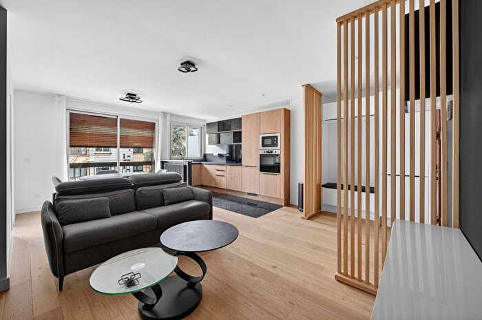 Appartement à louer - La Plaine des Sablons, Neuilly-sur-Seine - 3 pièces - 2 chambres