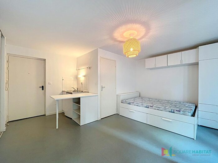 Quartiers Centre, Saint-Anne : Appartement 1 pièce à louer