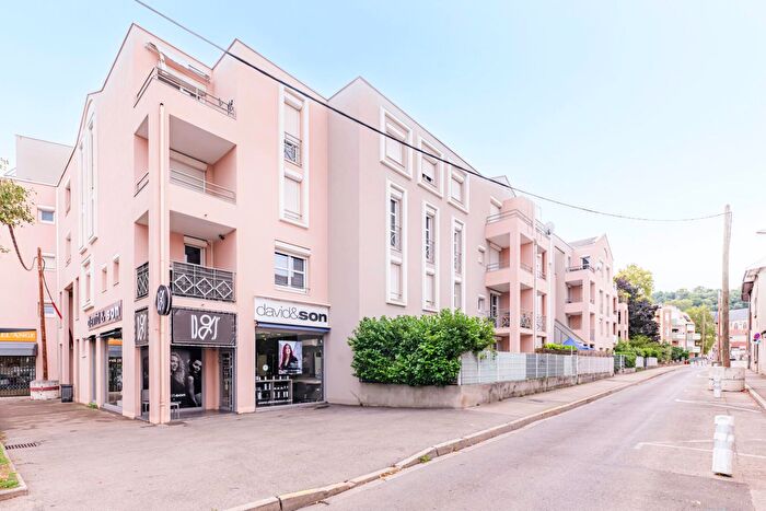 Bourgoin-Jallieu, Centre-ville, Pont Saint-Michel : Appartement 2 pièces à vendre