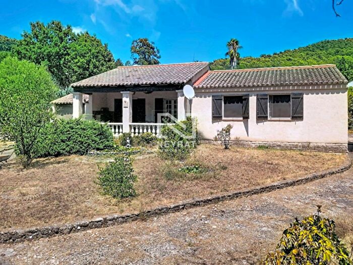 Maison 4 pièces à vendre à Tourrettes