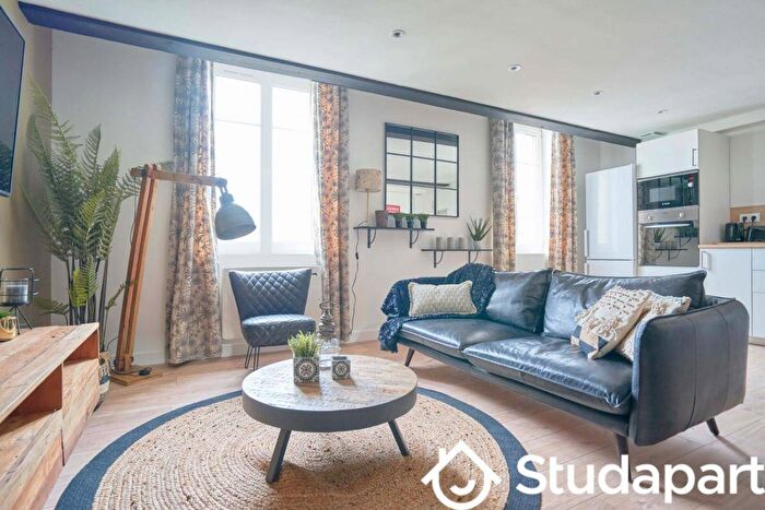 Appartement à louer - Centre Ville, Reims - 1 pièce - 1 chambre