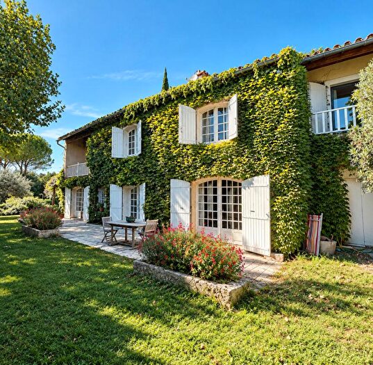 Châteaurenard, Jentelin, Route d'Avignon, Confignes : Maison 7 pièces à vendre