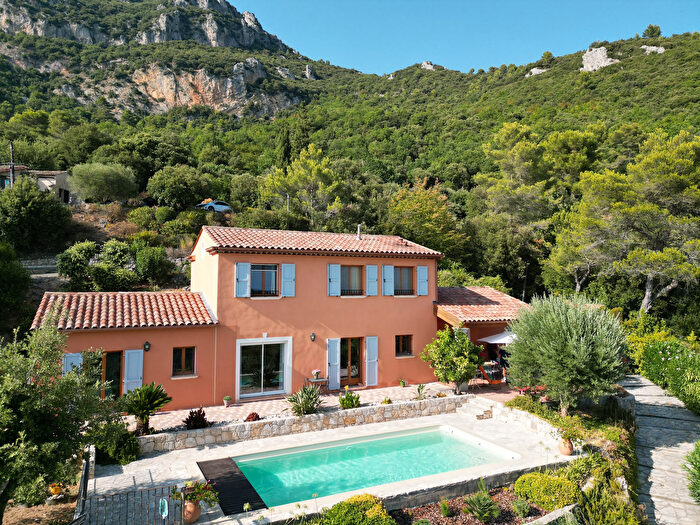 Tourrettes-sur-Loup - Maison 5 pièces à vendre