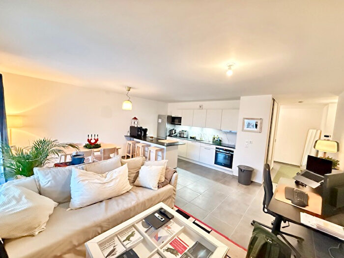 Appartement à vendre - Saint-Genis-Pouilly - 3 pièces - 2 chambres