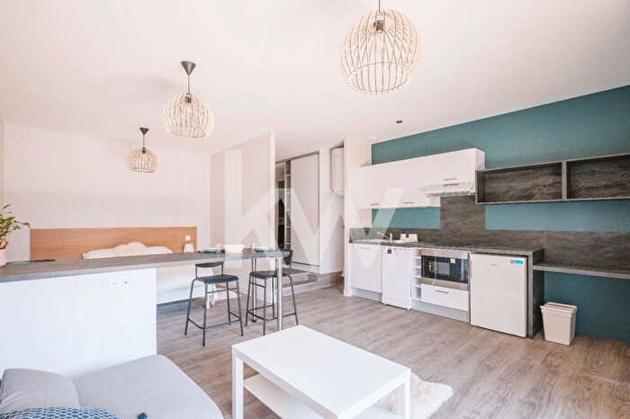 Appartement à louer - Clermont-Ferrand, Saint-Jacques - 2 pièces - 1 chambre