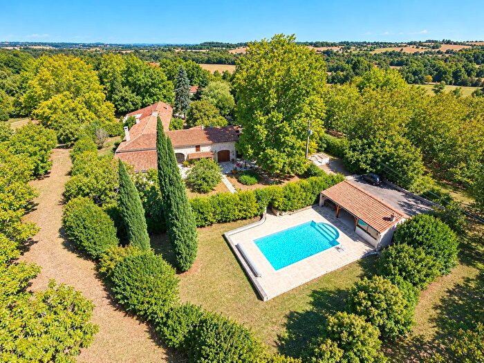 Salles-Lavalette - Maison 8 pièces à vendre