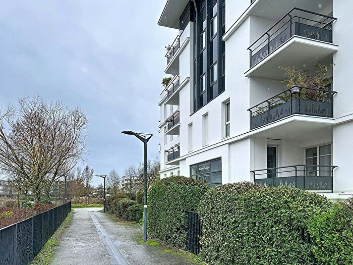 Appartement à louer - Cimetiere Nord-Petit Bruges - 3 pièces - 2 chambres